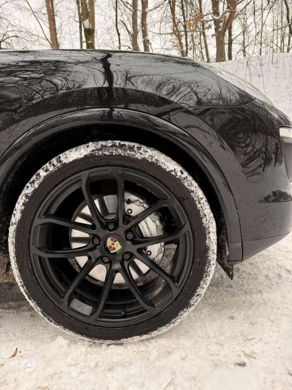 Melns Porsche Cayenne 2016 Viļņa, ar dzinēja tilpumu 4.13 L un nobraukumu 276 tūkst. km par 28000 €, foto 8 vietnē AUTOMOTO.COM.LV