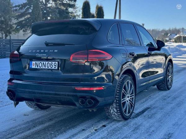 Melns Porsche Cayenne 2016 Mažeikiai, ar dzinēja tilpumu 3.00 L un nobraukumu 151 tūkst. km par 23500 €, foto 3 vietnē AUTOMOTO.COM.LV