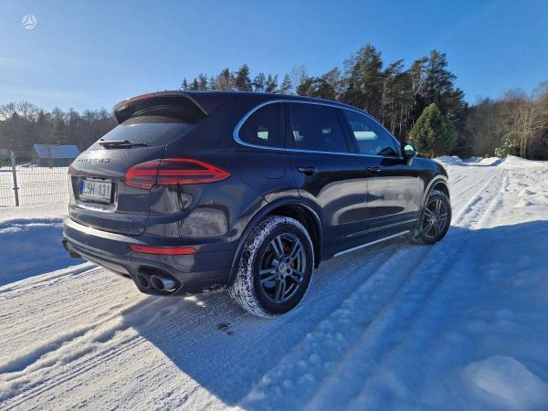 Melns Porsche Cayenne 2016 Panevēža, ar dzinēja tilpumu 2.97 L un nobraukumu 210 tūkst. km par 21000 €, foto 3 vietnē AUTOMOTO.COM.LV