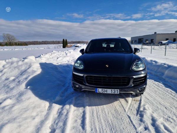 Melns Porsche Cayenne 2016 Panevēža, ar dzinēja tilpumu 2.97 L un nobraukumu 210 tūkst. km par 21000 €, foto 4 vietnē AUTOMOTO.COM.LV