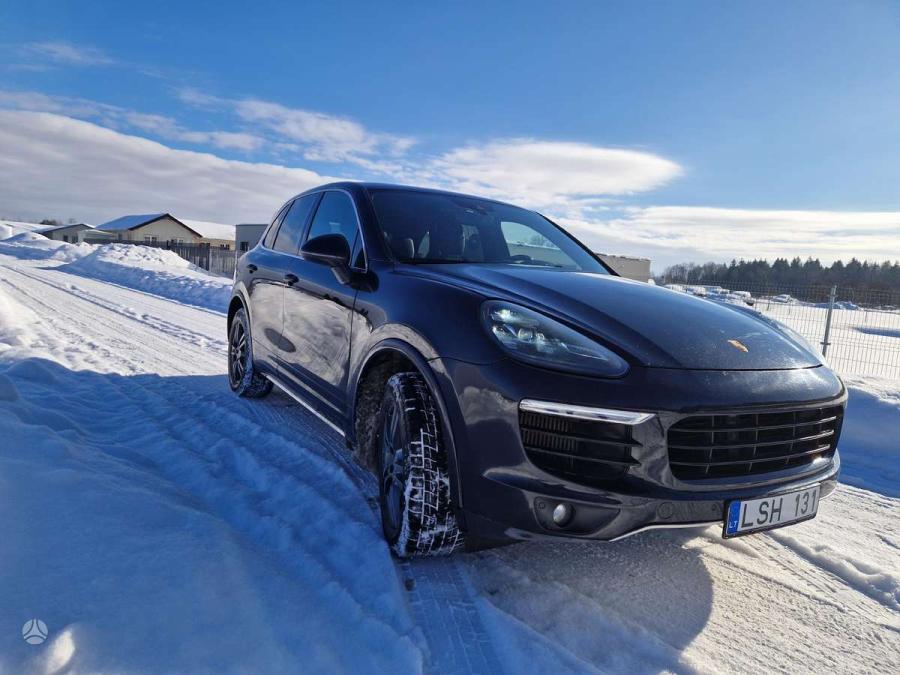 Melns Porsche Cayenne 2016 Panevēža, ar dzinēja tilpumu 2.97 L un nobraukumu 210 tūkst. km par 21000 €, foto 5 vietnē AUTOMOTO.COM.LV