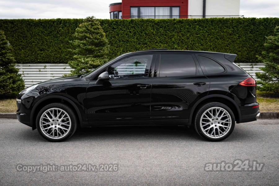 Black Porsche Cayenne 2016 in Tallinn, with an engine capacity of 3.60 L and mileage of 131 thousand km for 19900 €, photo 3 on AUTOMOTO.COM.LV