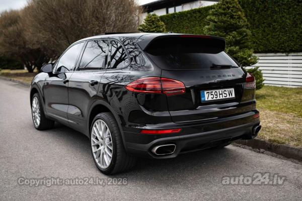Black Porsche Cayenne 2016 in Tallinn, with an engine capacity of 3.60 L and mileage of 131 thousand km for 19900 €, photo 3 on AUTOMOTO.COM.LV