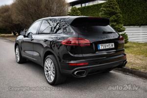 Black Porsche Cayenne 2016 in Tallinn, with an engine capacity of 3.60 L and mileage of 131 thousand km for 19900 €, photo 4 on AUTOMOTO.COM.LV
