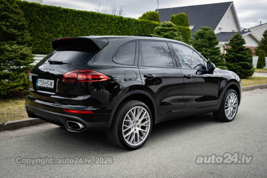 Black Porsche Cayenne 2016 in Tallinn, with an engine capacity of 3.60 L and mileage of 131 thousand km for 19900 €, photo 7 on AUTOMOTO.COM.LV