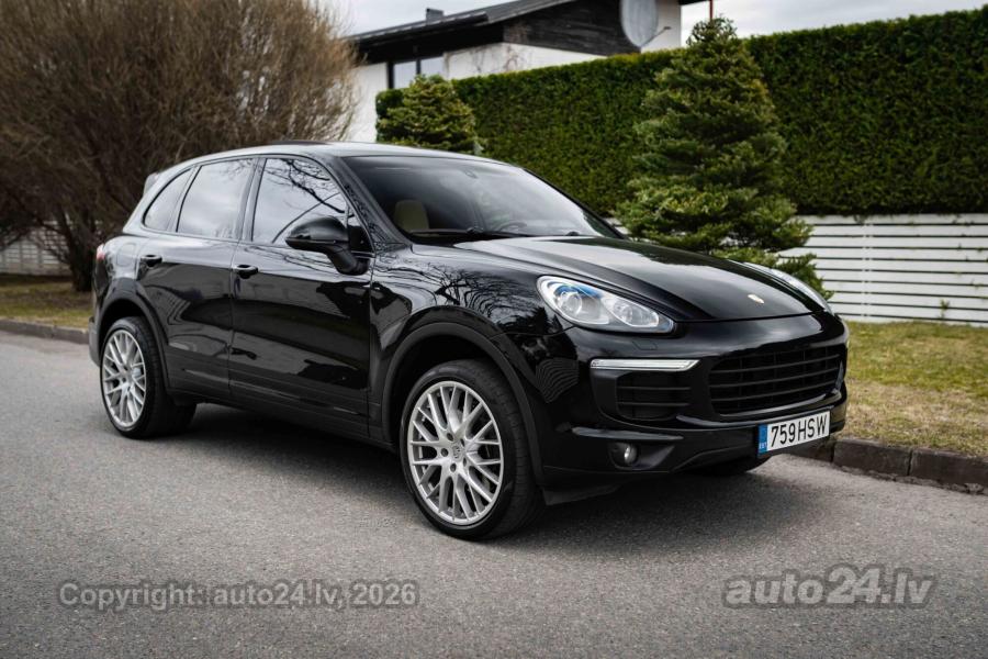 Black Porsche Cayenne 2016 in Tallinn, with an engine capacity of 3.60 L and mileage of 131 thousand km for 19900 €, photo 9 on AUTOMOTO.COM.LV