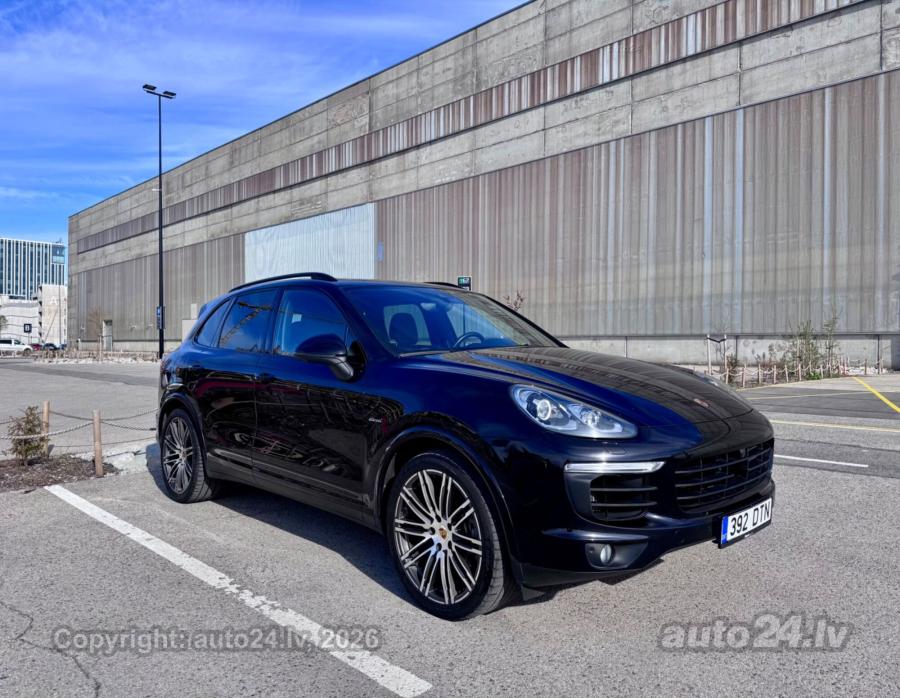 Black Porsche Cayenne 2016 in Tallinn, with an engine capacity of 3.00 L and mileage of 217 thousand km for 24999 €, photo 1 on AUTOMOTO.COM.LV