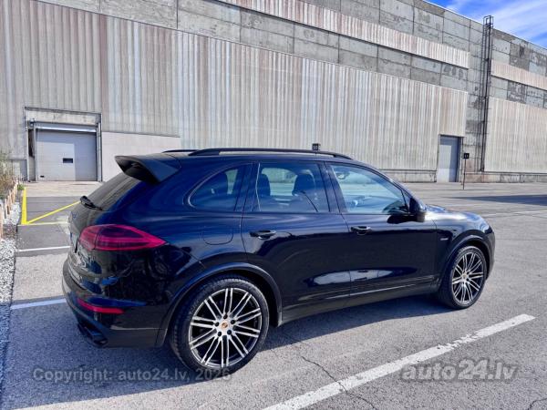 Melns Porsche Cayenne 2016 Tallina, ar dzinēja tilpumu 3.00 L un nobraukumu 217 tūkst. km par 24999 €, foto 3 vietnē AUTOMOTO.COM.LV