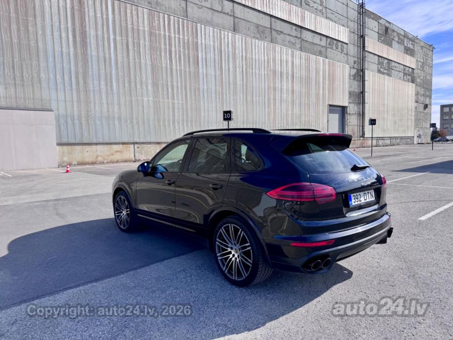 Black Porsche Cayenne 2016 in Tallinn, with an engine capacity of 3.00 L and mileage of 217 thousand km for 24999 €, photo 5 on AUTOMOTO.COM.LV