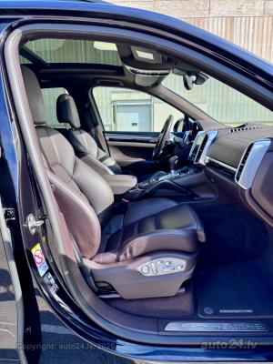 Black Porsche Cayenne 2016 in Tallinn, with an engine capacity of 3.00 L and mileage of 217 thousand km for 24999 €, photo 8 on AUTOMOTO.COM.LV