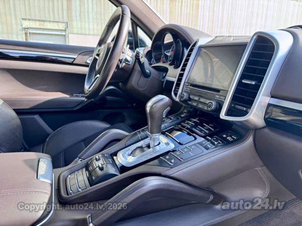 Melns Porsche Cayenne 2016 Tallina, ar dzinēja tilpumu 3.00 L un nobraukumu 217 tūkst. km par 24999 €, foto 8 vietnē AUTOMOTO.COM.LV