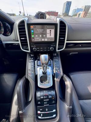 Black Porsche Cayenne 2016 in Tallinn, with an engine capacity of 3.00 L and mileage of 217 thousand km for 24999 €, photo 11 on AUTOMOTO.COM.LV
