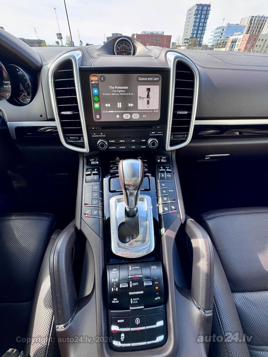 Black Porsche Cayenne 2016 in Tallinn, with an engine capacity of 3.00 L and mileage of 217 thousand km for 24999 €, photo 11 on AUTOMOTO.COM.LV
