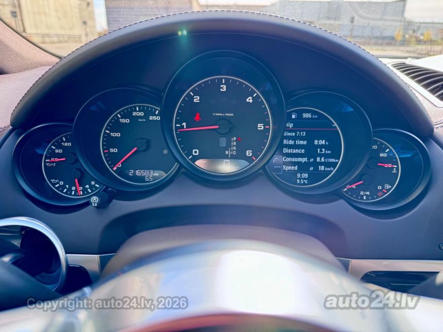 Black Porsche Cayenne 2016 in Tallinn, with an engine capacity of 3.00 L and mileage of 217 thousand km for 24999 €, photo 13 on AUTOMOTO.COM.LV