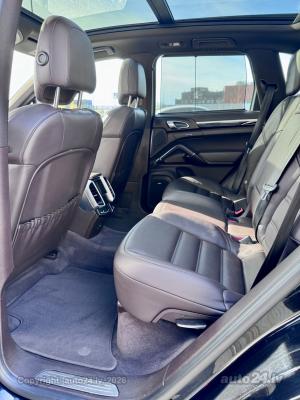 Black Porsche Cayenne 2016 in Tallinn, with an engine capacity of 3.00 L and mileage of 217 thousand km for 24999 €, photo 14 on AUTOMOTO.COM.LV