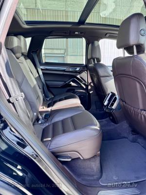 Black Porsche Cayenne 2016 in Tallinn, with an engine capacity of 3.00 L and mileage of 217 thousand km for 24999 €, photo 16 on AUTOMOTO.COM.LV