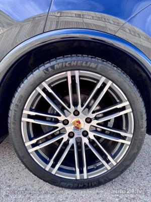 Black Porsche Cayenne 2016 in Tallinn, with an engine capacity of 3.00 L and mileage of 217 thousand km for 24999 €, photo 19 on AUTOMOTO.COM.LV