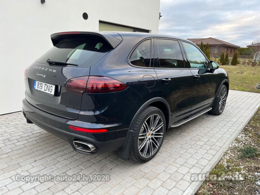 Black Porsche Cayenne 2016 in Tallinn, with an engine capacity of 3.00 L and mileage of 178 thousand km for 27990 €, photo 4 on AUTOMOTO.COM.LV