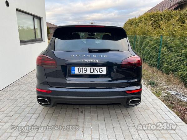 Melns Porsche Cayenne 2016 Tallina, ar dzinēja tilpumu 3.00 L un nobraukumu 178 tūkst. km par 27990 €, foto 5 vietnē AUTOMOTO.COM.LV