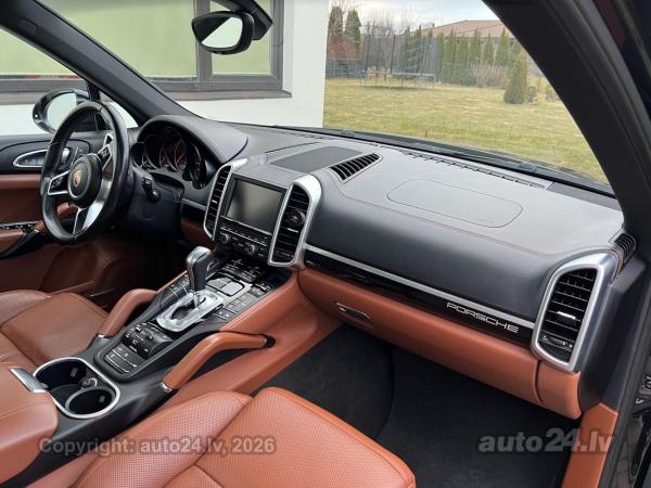 Melns Porsche Cayenne 2016 Tallina, ar dzinēja tilpumu 3.00 L un nobraukumu 178 tūkst. km par 27990 €, foto 6 vietnē AUTOMOTO.COM.LV