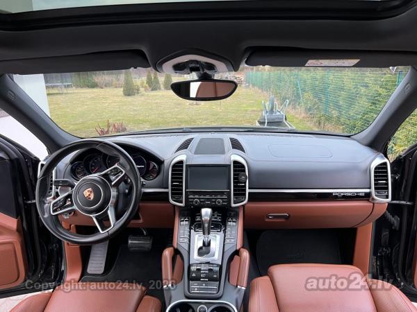 Melns Porsche Cayenne 2016 Tallina, ar dzinēja tilpumu 3.00 L un nobraukumu 178 tūkst. km par 27990 €, foto 8 vietnē AUTOMOTO.COM.LV