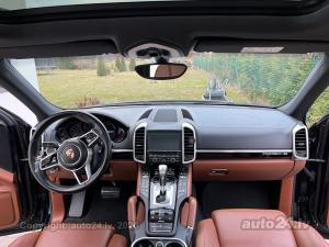 Black Porsche Cayenne 2016 in Tallinn, with an engine capacity of 3.00 L and mileage of 178 thousand km for 27990 €, photo 9 on AUTOMOTO.COM.LV