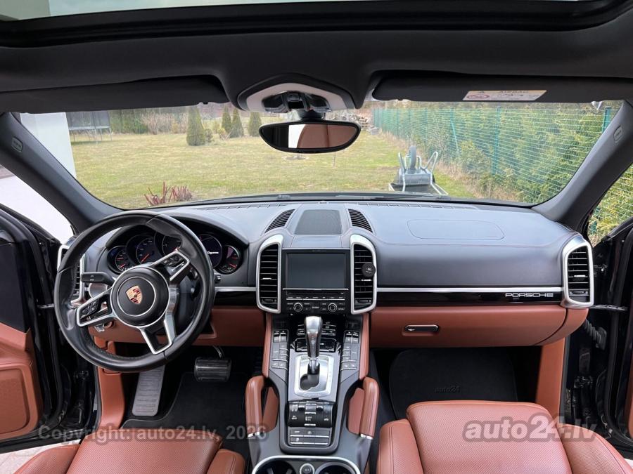 Black Porsche Cayenne 2016 in Tallinn, with an engine capacity of 3.00 L and mileage of 178 thousand km for 27990 €, photo 9 on AUTOMOTO.COM.LV