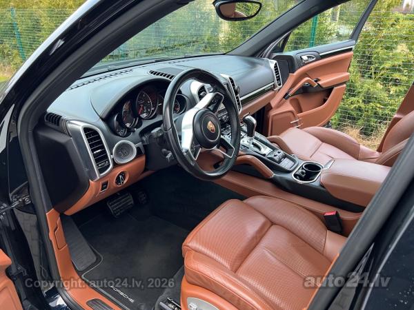Melns Porsche Cayenne 2016 Tallina, ar dzinēja tilpumu 3.00 L un nobraukumu 178 tūkst. km par 27990 €, foto 9 vietnē AUTOMOTO.COM.LV