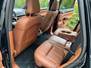Black Porsche Cayenne 2016 in Tallinn, with an engine capacity of 3.00 L and mileage of 178 thousand km for 27990 €, photo 12 on AUTOMOTO.COM.LV