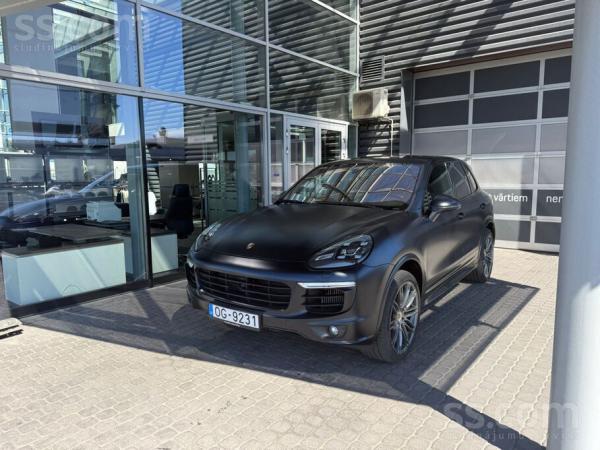 Black Porsche Cayenne 2016 in Riga, with an engine capacity of 4.20 L and mileage of 182 thousand km for 34900 €, photo 1 on AUTOMOTO.COM.LV