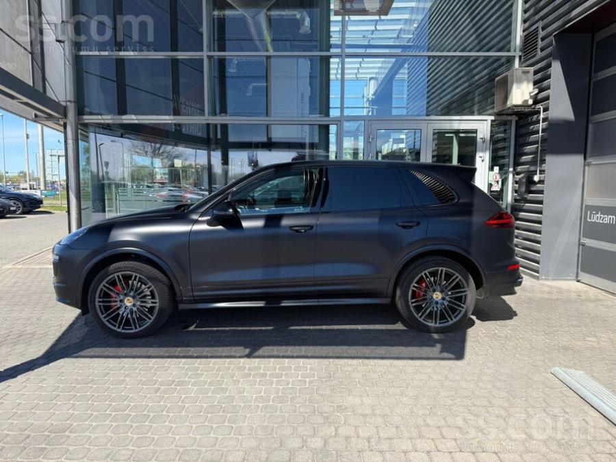 Melns Porsche Cayenne 2016 Rīga, ar dzinēja tilpumu 4.20 L un nobraukumu 182 tūkst. km par 34900 €, foto 4 vietnē AUTOMOTO.COM.LV
