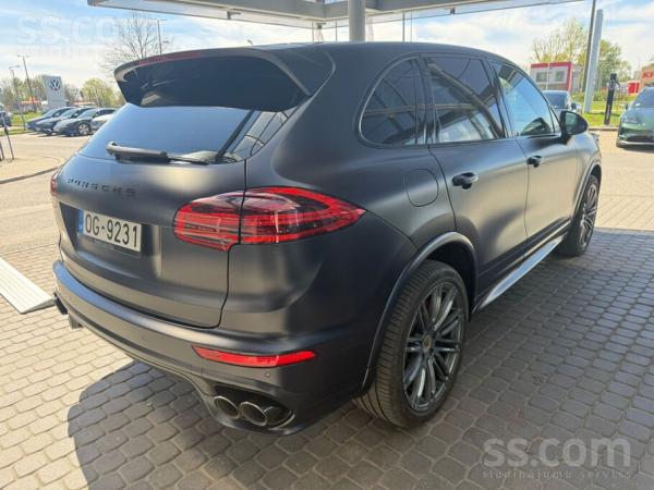 Black Porsche Cayenne 2016 in Riga, with an engine capacity of 4.20 L and mileage of 182 thousand km for 34900 €, photo 6 on AUTOMOTO.COM.LV