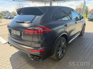 Melns Porsche Cayenne 2016 Rīga, ar dzinēja tilpumu 4.20 L un nobraukumu 182 tūkst. km par 34900 €, foto 7 vietnē AUTOMOTO.COM.LV