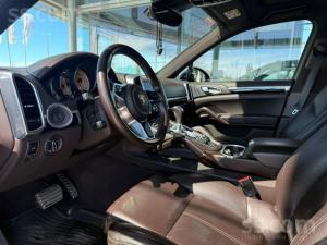 Melns Porsche Cayenne 2016 Rīga, ar dzinēja tilpumu 4.20 L un nobraukumu 182 tūkst. km par 34900 €, foto 8 vietnē AUTOMOTO.COM.LV