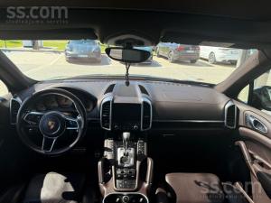 Melns Porsche Cayenne 2016 Rīga, ar dzinēja tilpumu 4.20 L un nobraukumu 182 tūkst. km par 34900 €, foto 9 vietnē AUTOMOTO.COM.LV