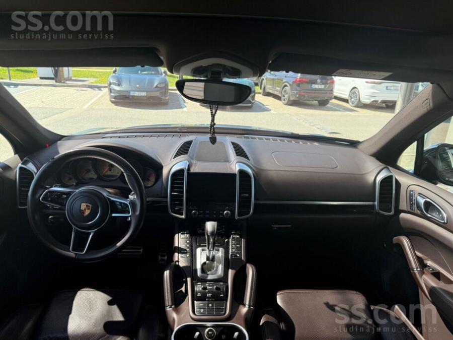 Melns Porsche Cayenne 2016 Rīga, ar dzinēja tilpumu 4.20 L un nobraukumu 182 tūkst. km par 34900 €, foto 9 vietnē AUTOMOTO.COM.LV