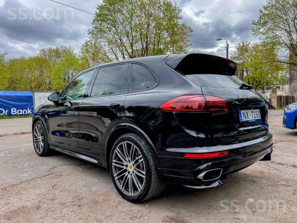 Black Porsche Cayenne 2016 in Riga, with an engine capacity of 3.00 L and mileage of 184 thousand km for 31000 €, photo 4 on AUTOMOTO.COM.LV