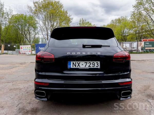 Black Porsche Cayenne 2016 in Riga, with an engine capacity of 3.00 L and mileage of 184 thousand km for 31000 €, photo 5 on AUTOMOTO.COM.LV