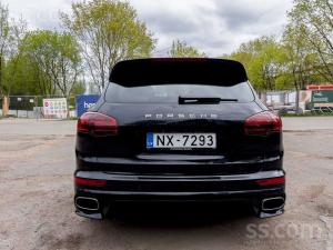 Black Porsche Cayenne 2016 in Riga, with an engine capacity of 3.00 L and mileage of 184 thousand km for 31000 €, photo 6 on AUTOMOTO.COM.LV