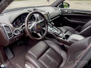Black Porsche Cayenne 2016 in Riga, with an engine capacity of 3.00 L and mileage of 184 thousand km for 31000 €, photo 12 on AUTOMOTO.COM.LV