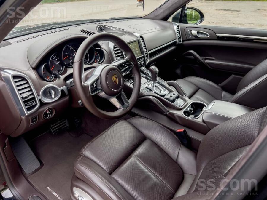Black Porsche Cayenne 2016 in Riga, with an engine capacity of 3.00 L and mileage of 184 thousand km for 31000 €, photo 12 on AUTOMOTO.COM.LV