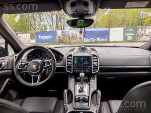 Black Porsche Cayenne 2016 in Riga, with an engine capacity of 3.00 L and mileage of 184 thousand km for 31000 €, photo 14 on AUTOMOTO.COM.LV