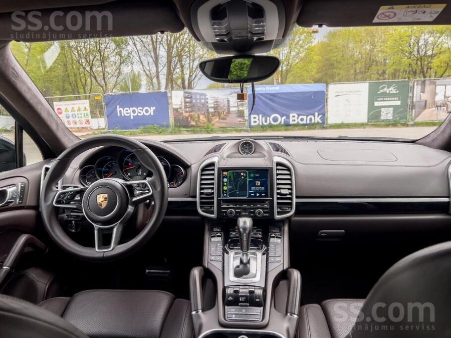 Black Porsche Cayenne 2016 in Riga, with an engine capacity of 3.00 L and mileage of 184 thousand km for 31000 €, photo 14 on AUTOMOTO.COM.LV