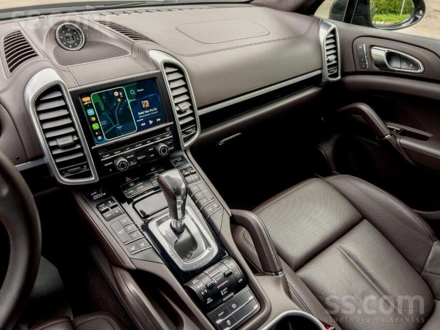 Black Porsche Cayenne 2016 in Riga, with an engine capacity of 3.00 L and mileage of 184 thousand km for 31000 €, photo 15 on AUTOMOTO.COM.LV