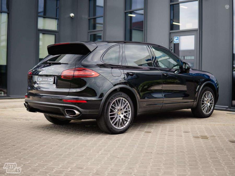 Melns Porsche Cayenne 2016 Marijampole, ar dzinēja tilpumu 3.00 L un nobraukumu 255 tūkst. km par 24450 €, foto 9 vietnē AUTOMOTO.COM.LV