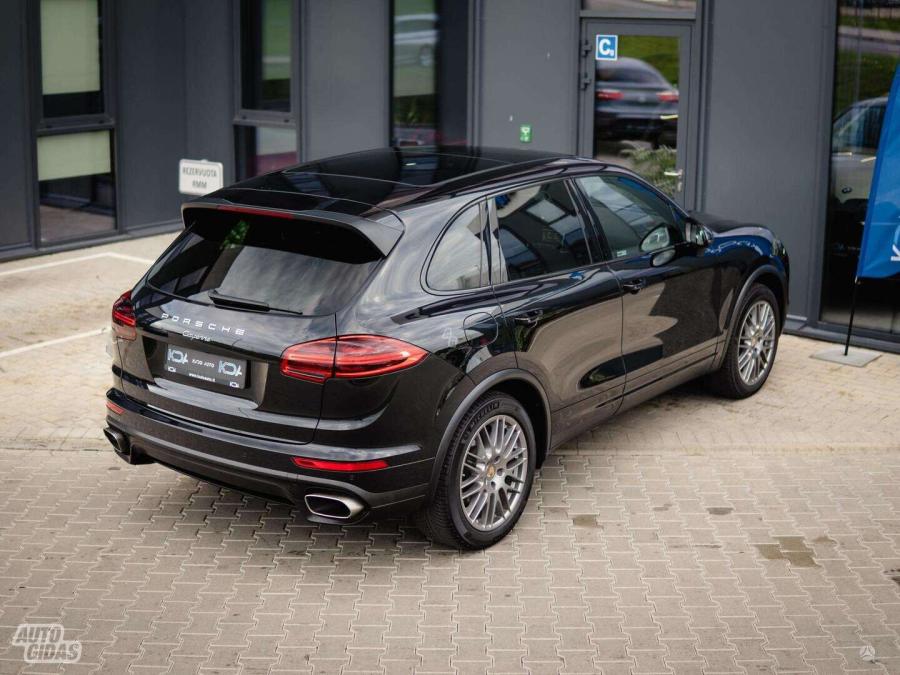 Melns Porsche Cayenne 2016 Marijampole, ar dzinēja tilpumu 3.00 L un nobraukumu 255 tūkst. km par 24450 €, foto 12 vietnē AUTOMOTO.COM.LV