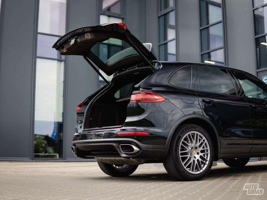Melns Porsche Cayenne 2016 Marijampole, ar dzinēja tilpumu 3.00 L un nobraukumu 255 tūkst. km par 24450 €, foto 13 vietnē AUTOMOTO.COM.LV