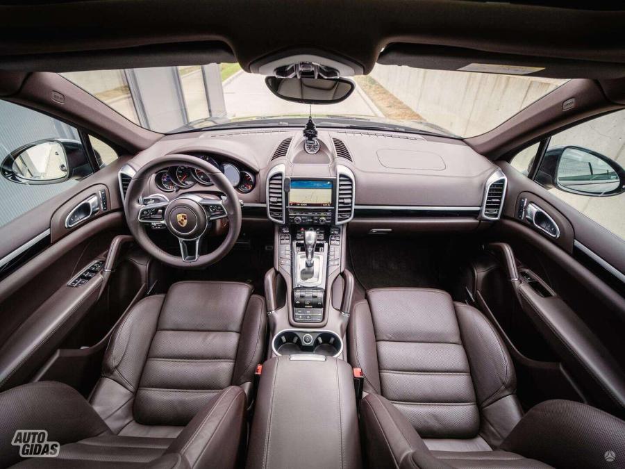 Melns Porsche Cayenne 2016 Marijampole, ar dzinēja tilpumu 3.00 L un nobraukumu 255 tūkst. km par 24450 €, foto 15 vietnē AUTOMOTO.COM.LV