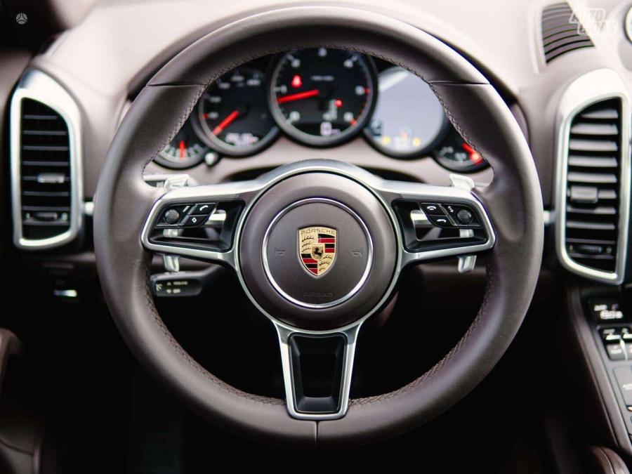 Melns Porsche Cayenne 2016 Marijampole, ar dzinēja tilpumu 3.00 L un nobraukumu 255 tūkst. km par 24450 €, foto 17 vietnē AUTOMOTO.COM.LV