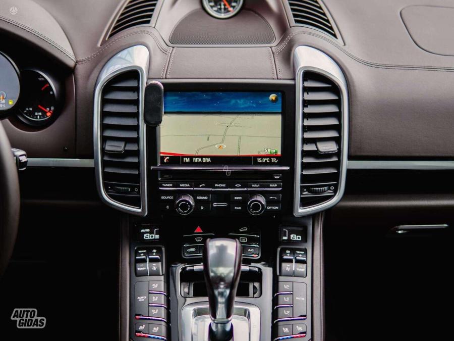 Melns Porsche Cayenne 2016 Marijampole, ar dzinēja tilpumu 3.00 L un nobraukumu 255 tūkst. km par 24450 €, foto 18 vietnē AUTOMOTO.COM.LV